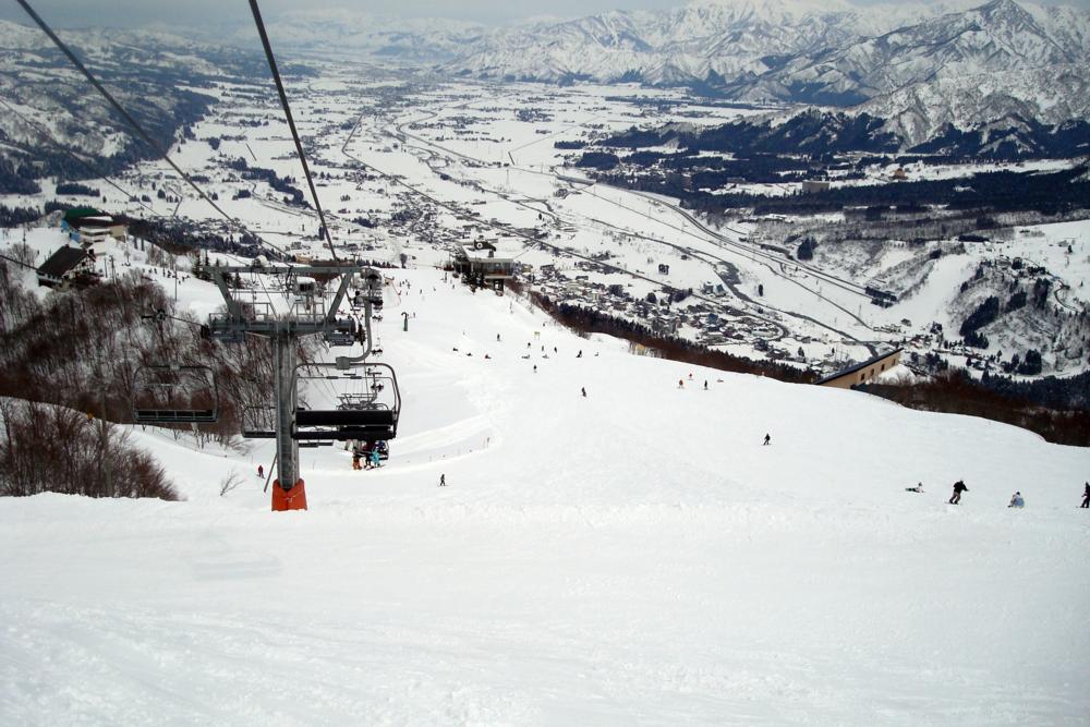 Ishiuchi Maruyama Resort Guide - World Snowboard Guide