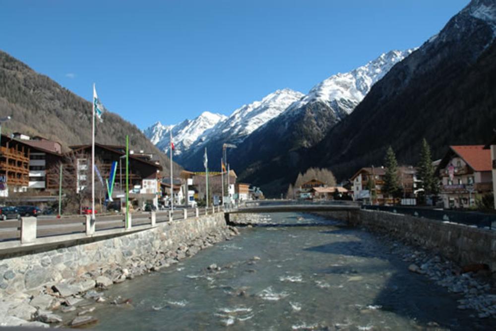 Solden Resort Guide - World Snowboard Guide