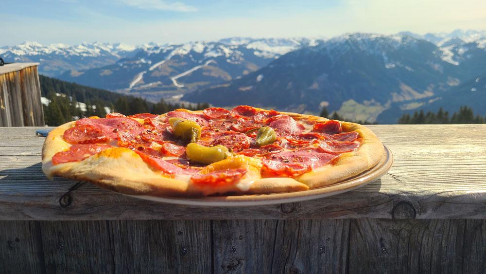 Moving and Relaxing in the Ski Welt! - World Snowboard Guide
