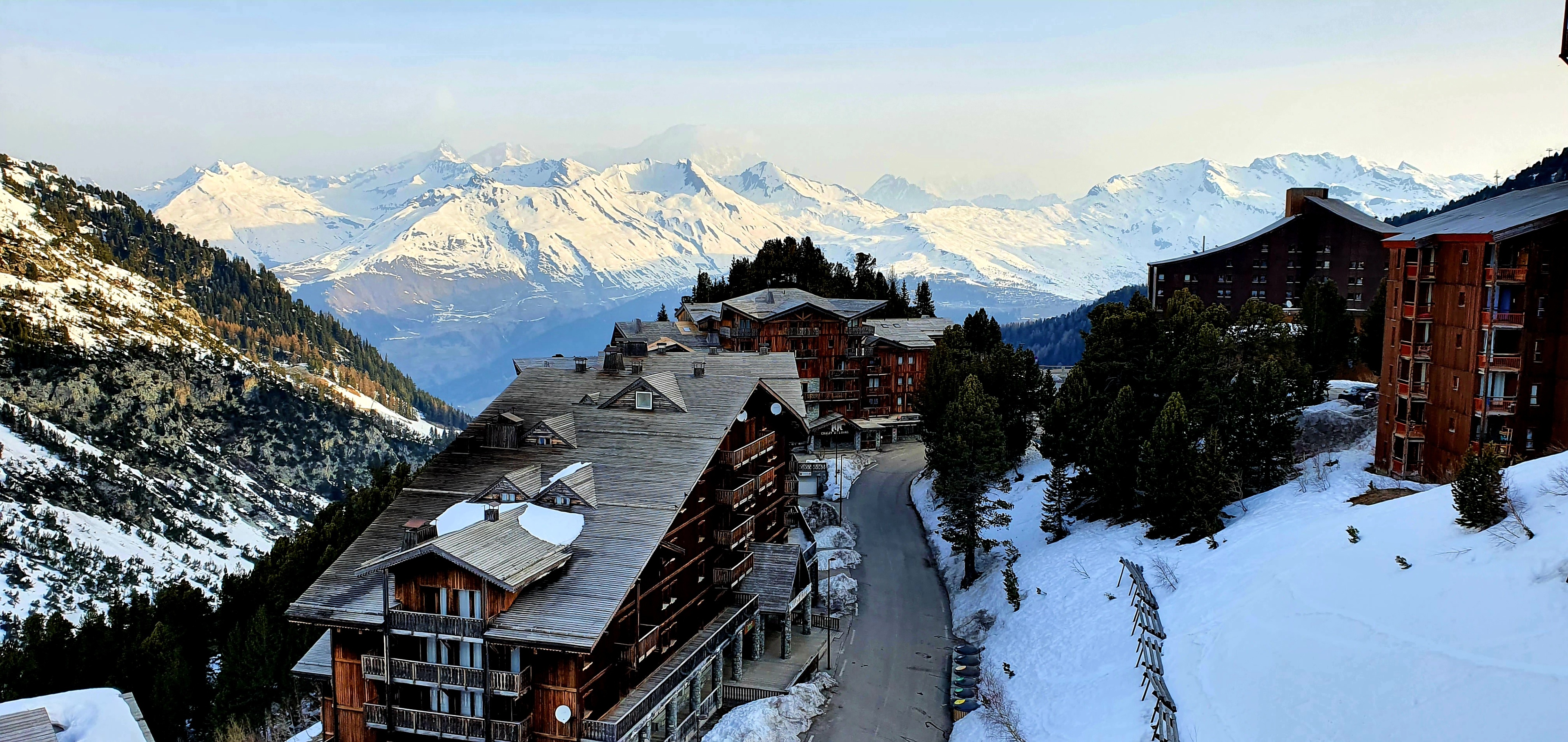 Les Arcs town guide - World Snowboard Guide