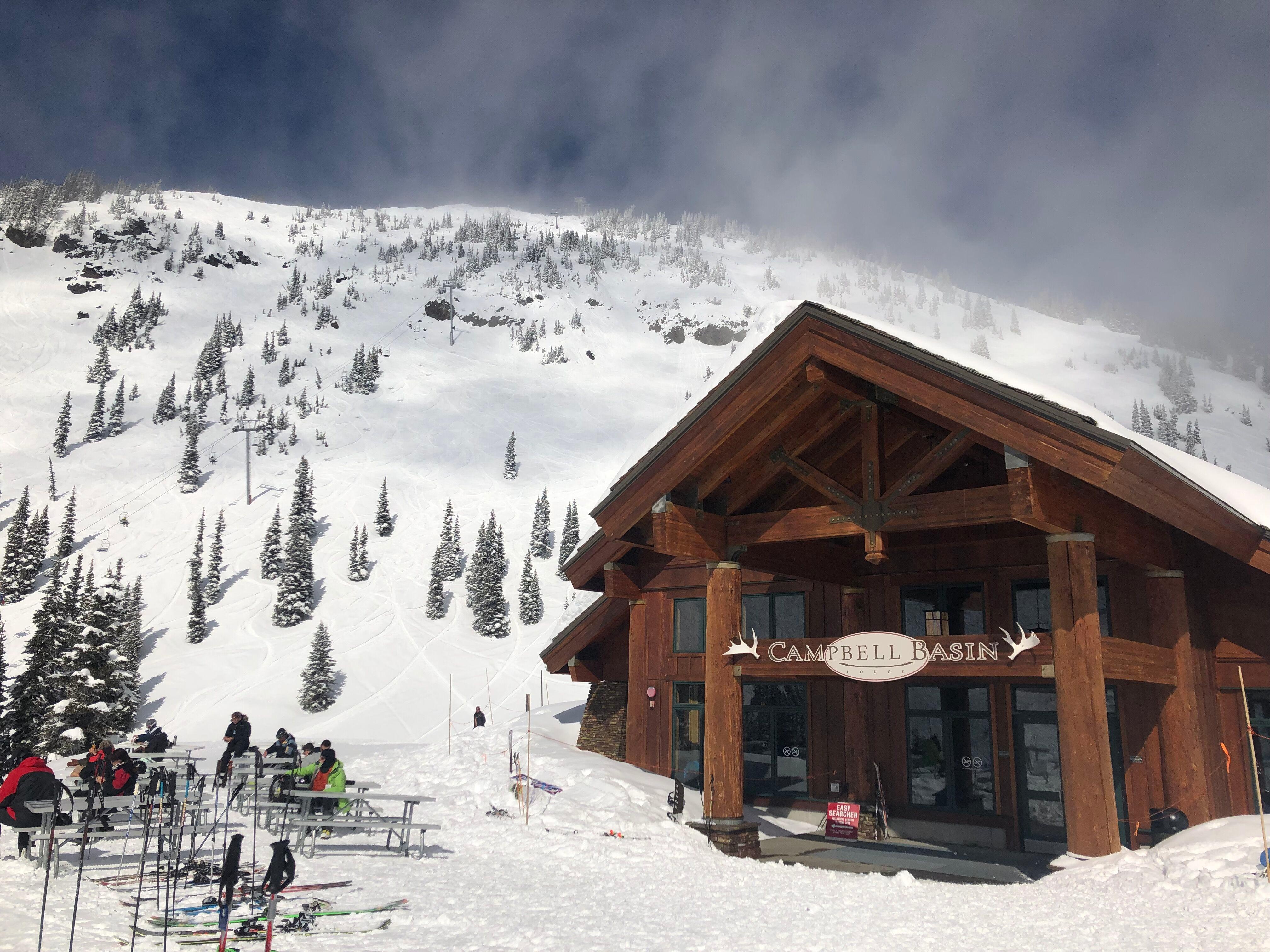 Crystal Mountain town guide - World Snowboard Guide